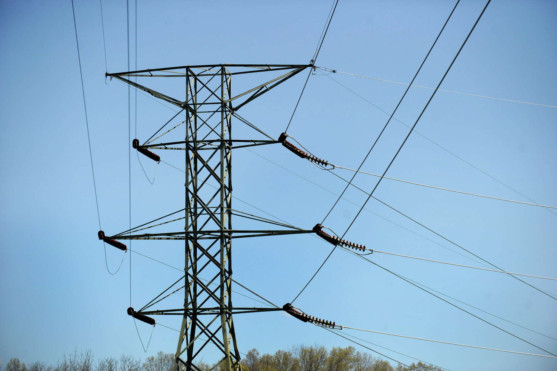Around 300 power outages reported in CT Tuesday after nor'easter