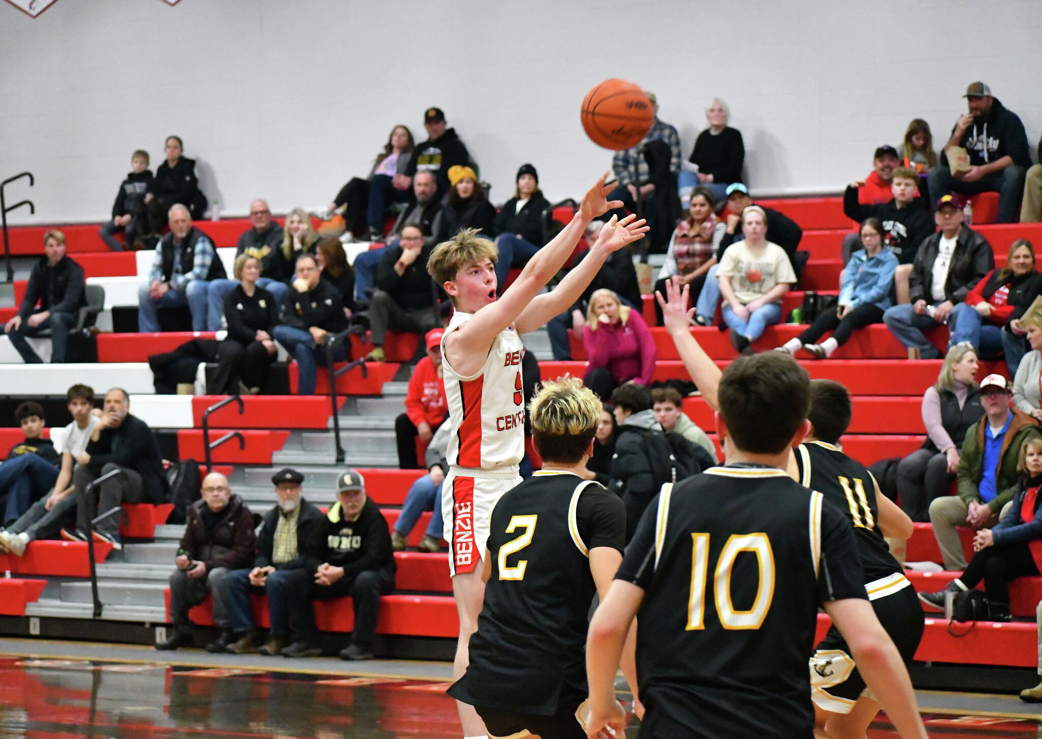 Benzie Central falls to Glen Lake, ending 5-game streak