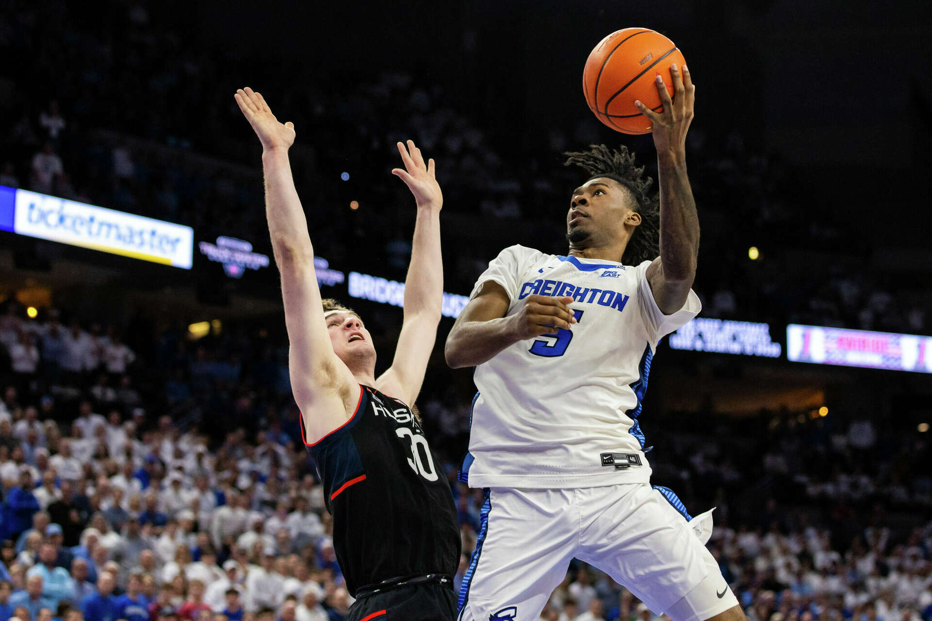 Liam McNeeley with 38 points in UConn win at Creighton