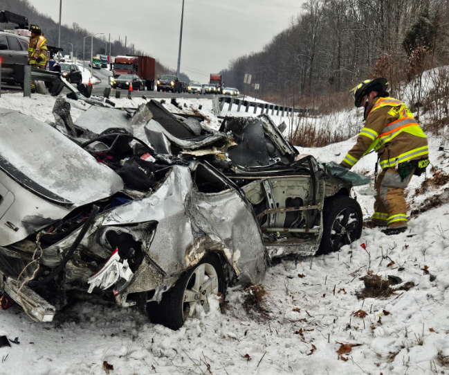 Good Samaritans pulled drivers from Middletown crash on I-91: Police