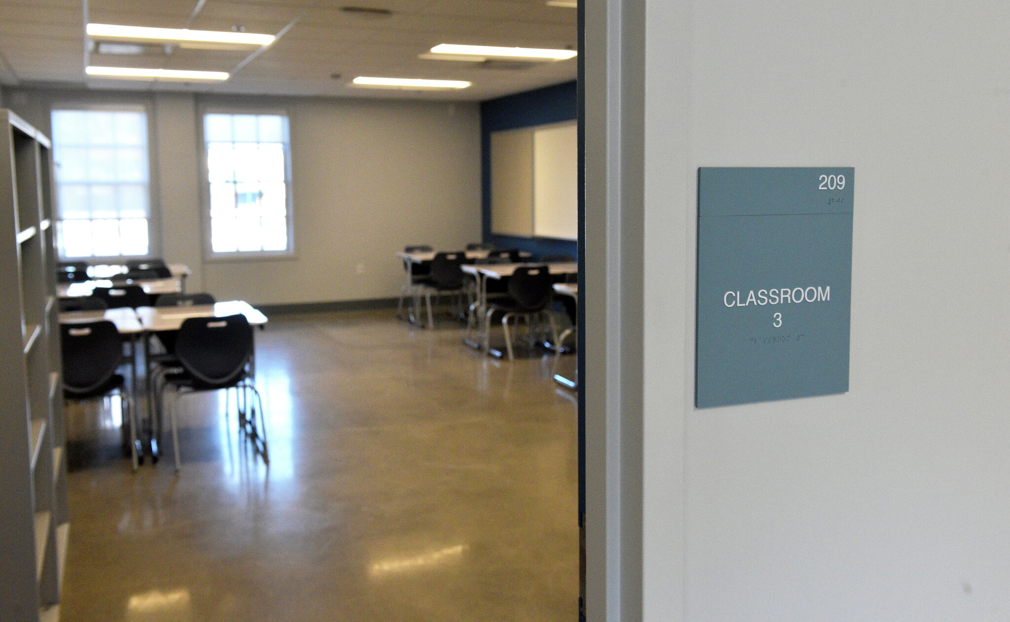 Report: CT schools have fewer teachers and more administrators