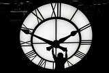 When does the time change in 2025? Here's when clocks fall back