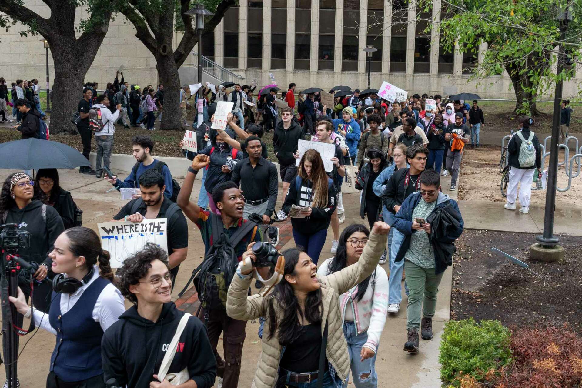 UH students protest Wednesday after recent violent crimes on campus