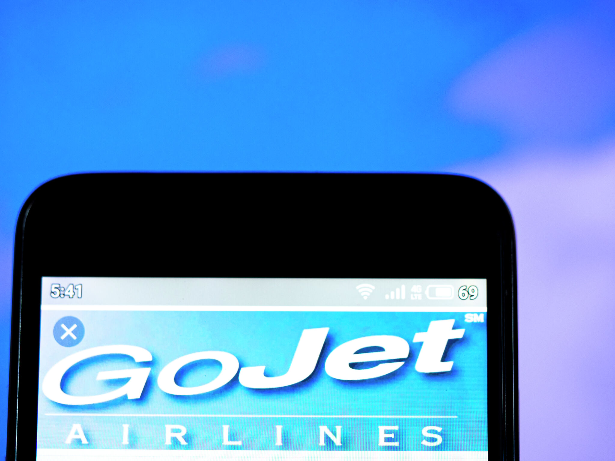 GoJet Airlines jet veers off runway at St. Louis airport