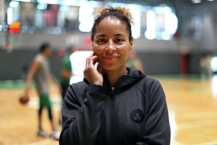 UConn-South Carolina is special for Sarah Strong’s mom Allison Feaster