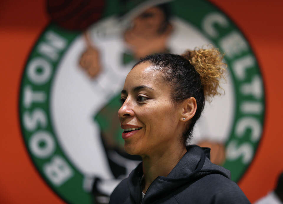 UConn-South Carolina is special for Sarah Strong’s mom Allison Feaster