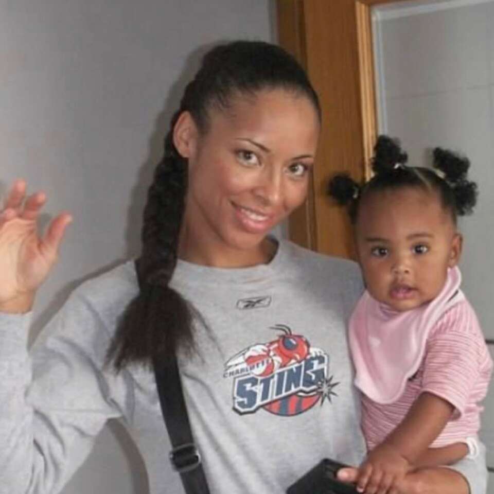 UConn-South Carolina is special for Sarah Strong’s mom Allison Feaster