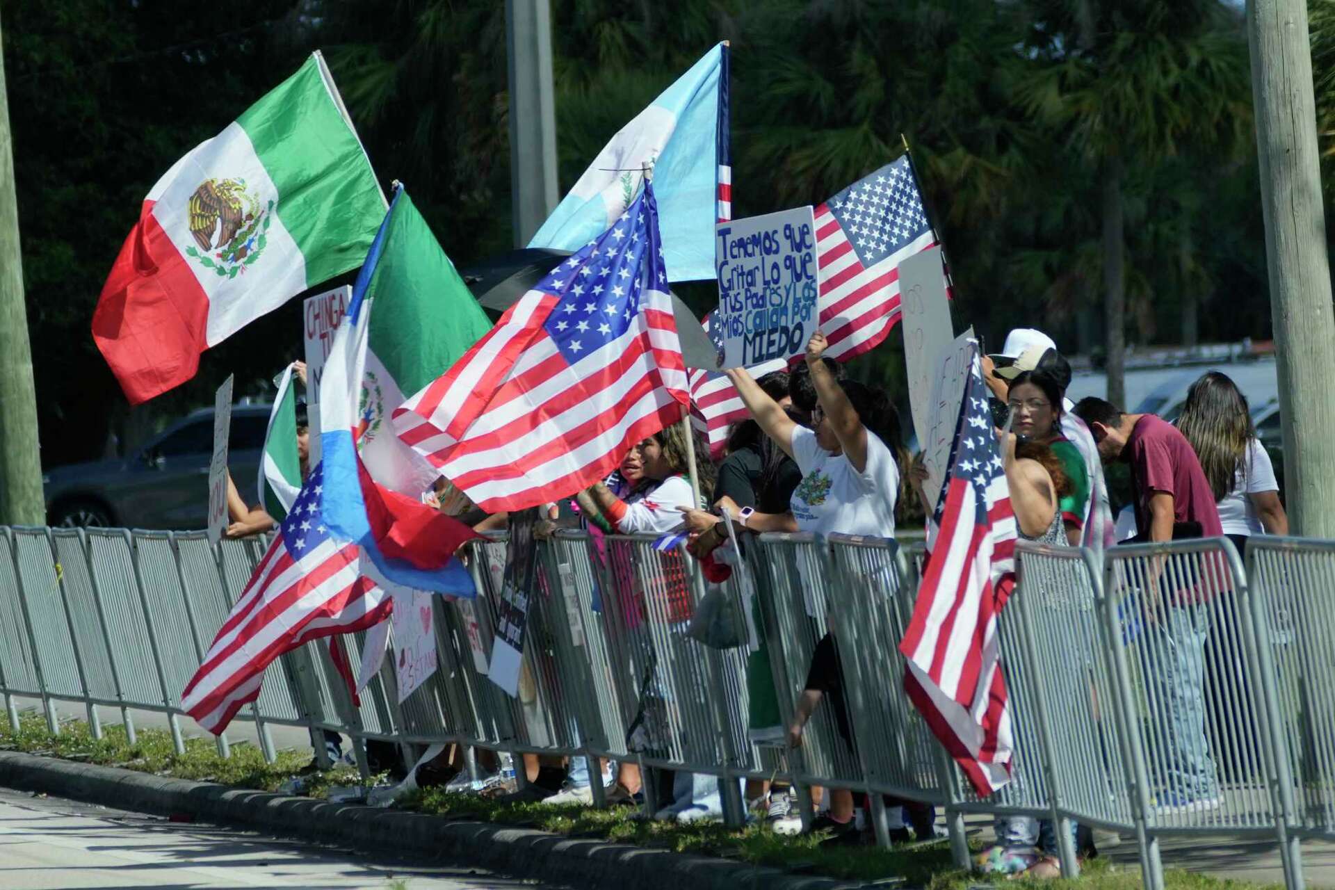 Opinion: The Mexican flag at protests shows solidarity