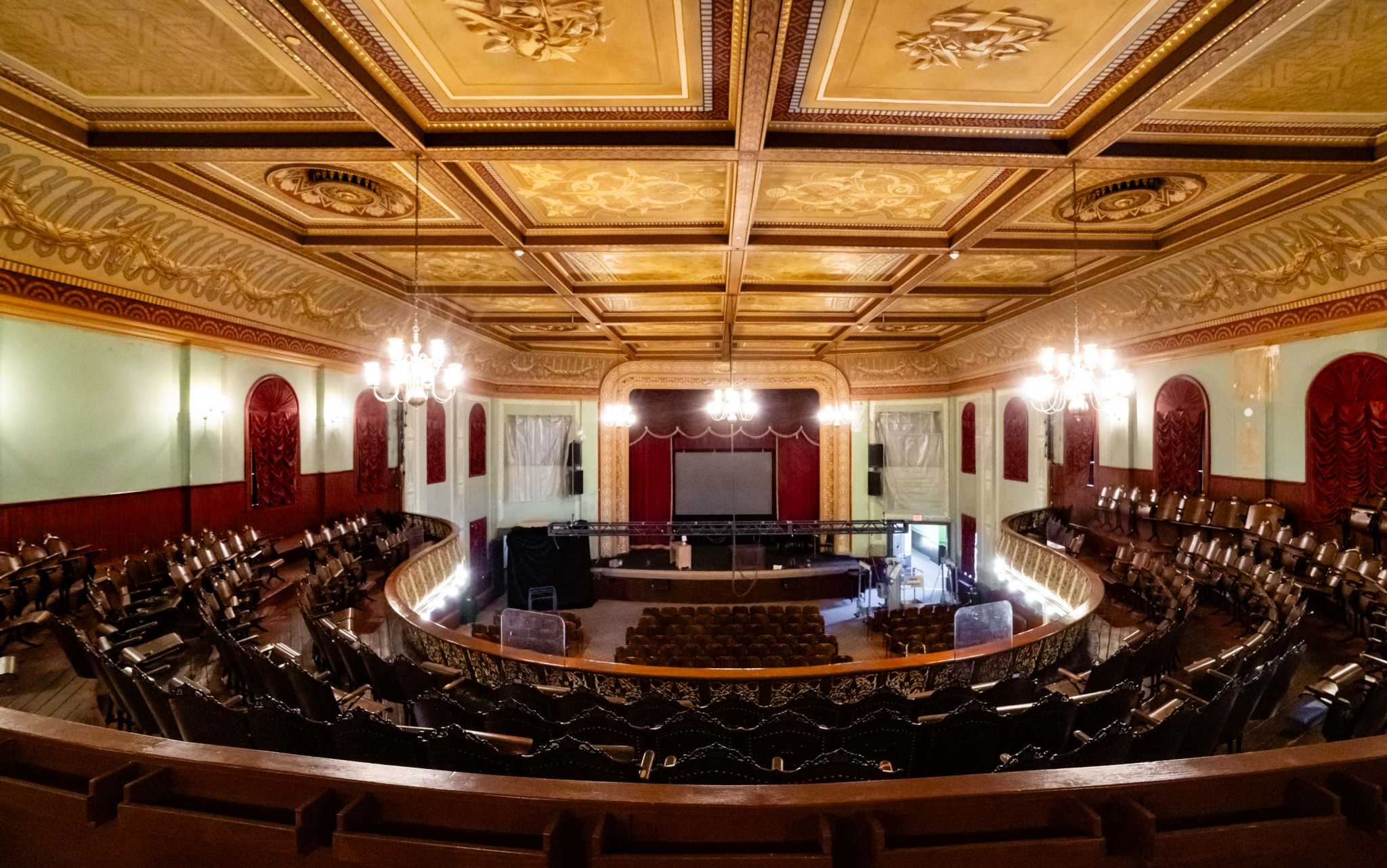 CT opera house in Thomaston kicks off season with 'Rent'