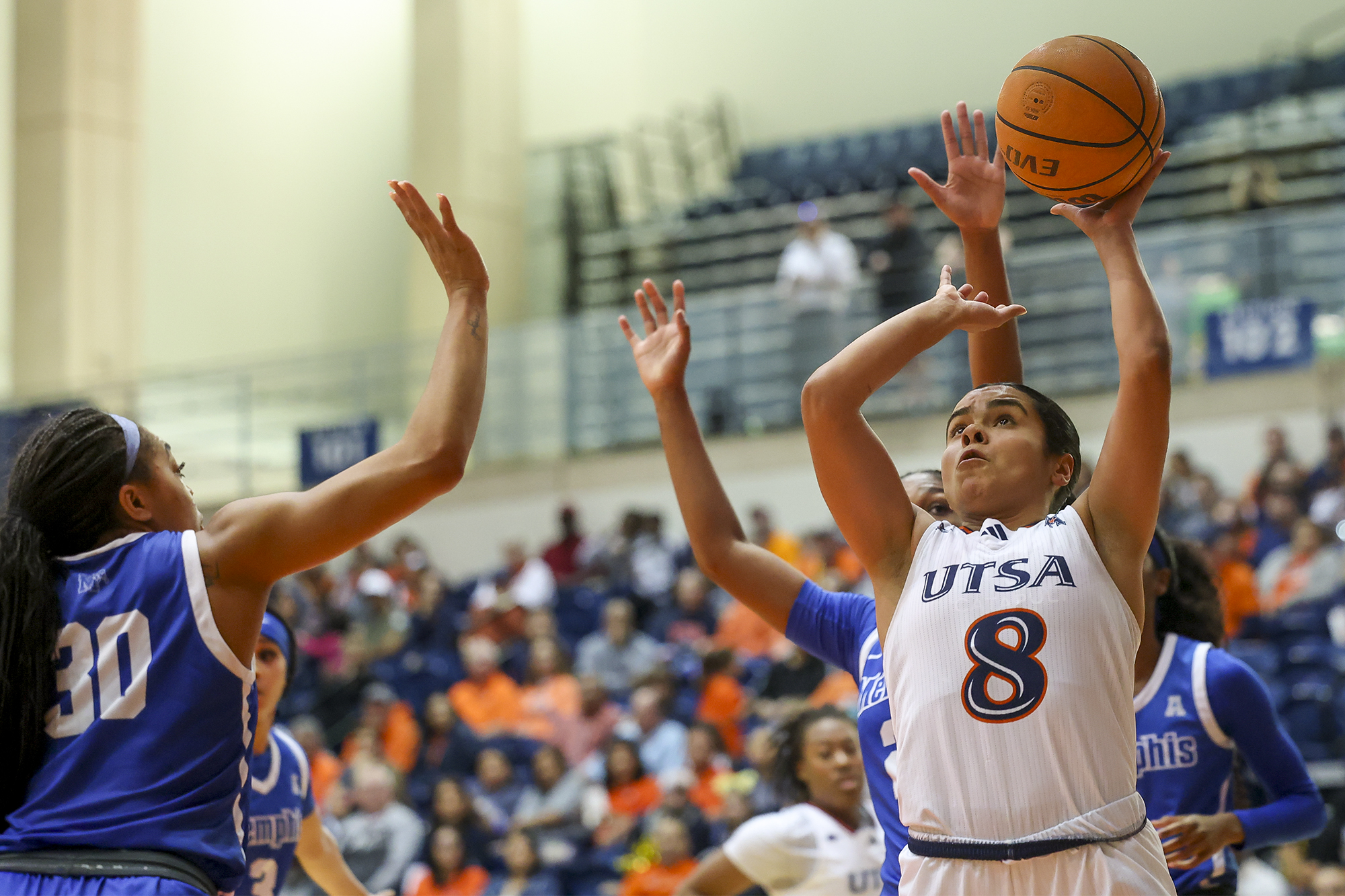 UTSA continues unbeaten run at home, surging past Memphis