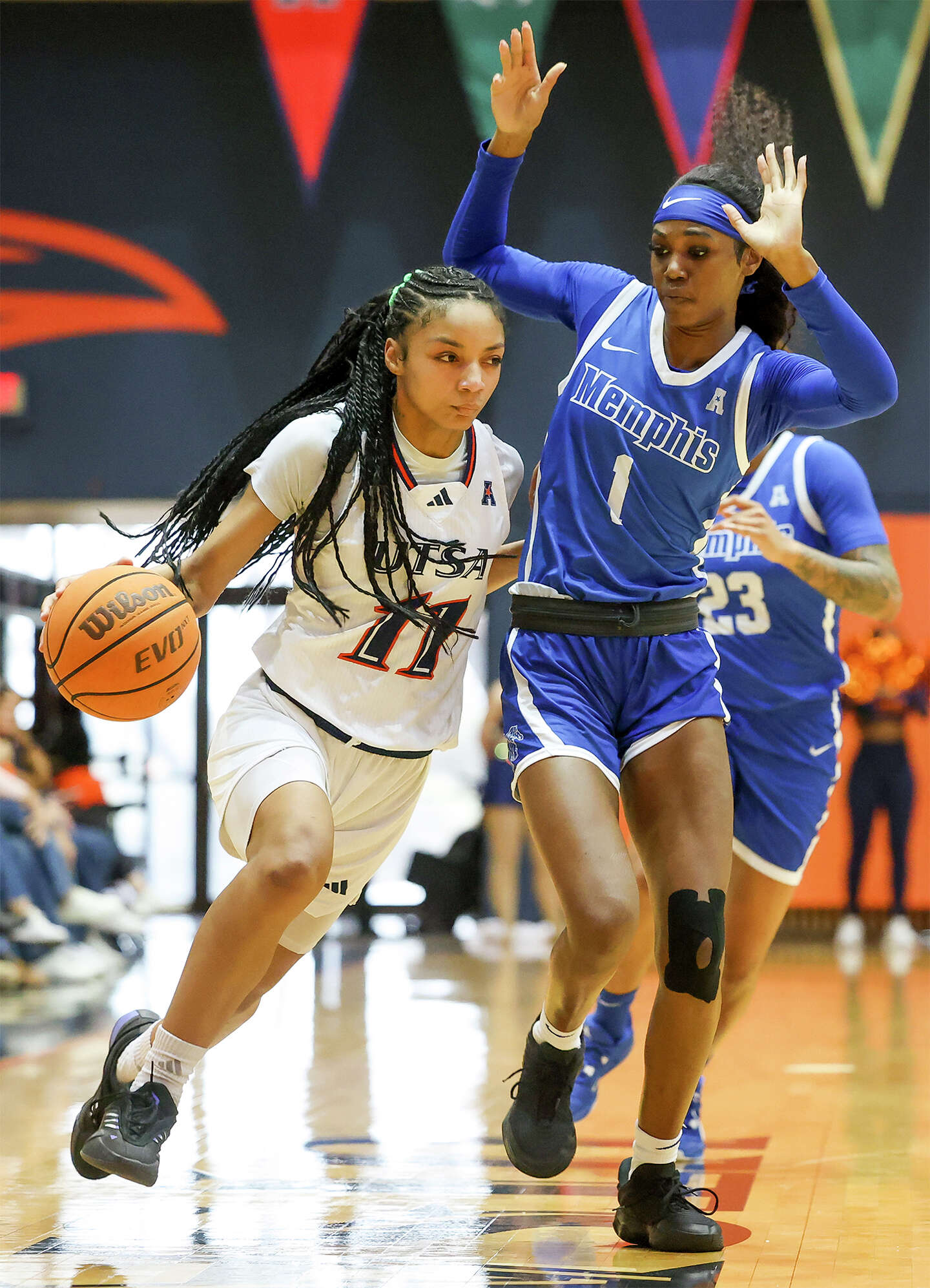 UTSA outlasts Rice, hanging on to first place in AAC
