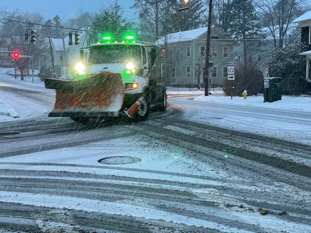 CT winter storm live updates: Snow, ice hit Northeast before cold snap