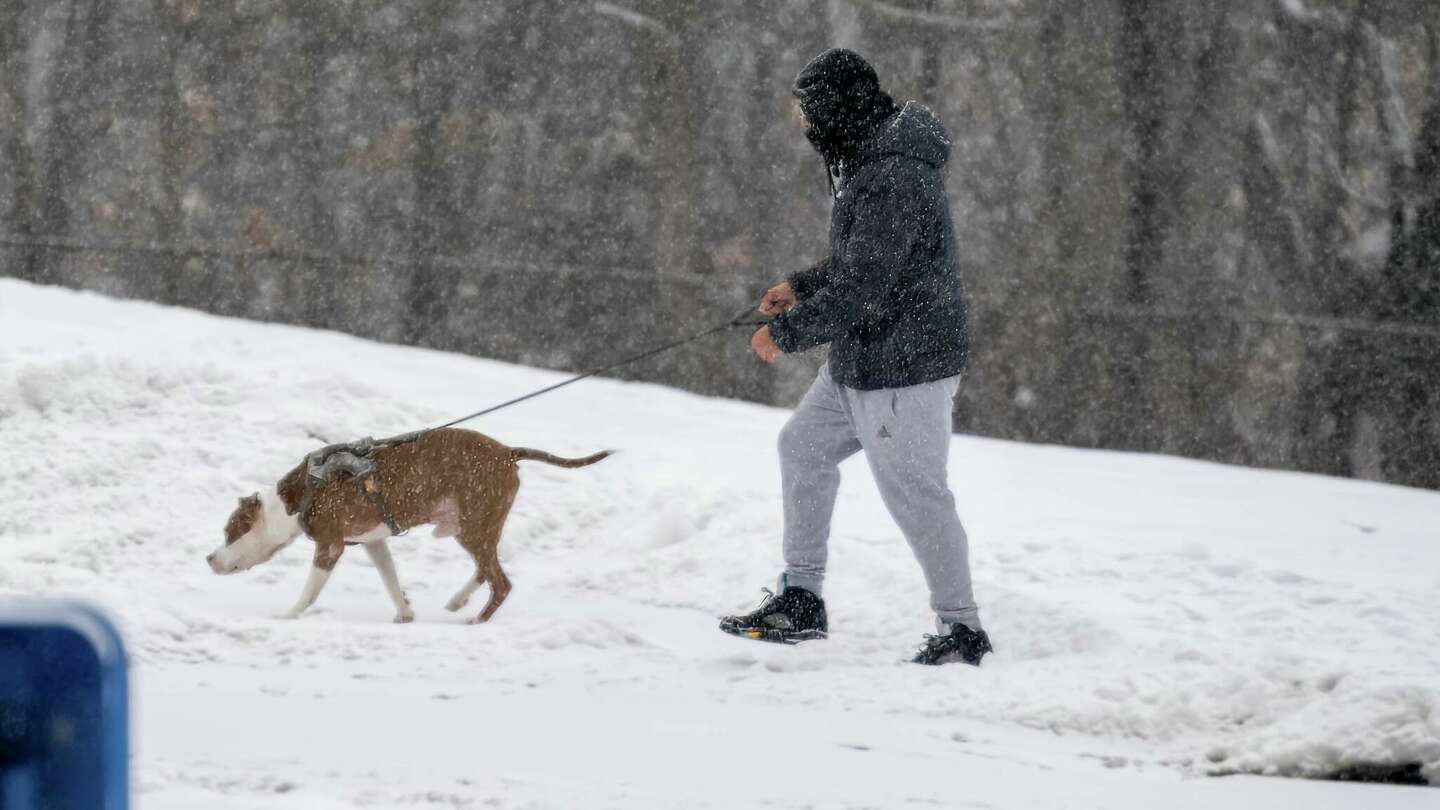 CT winter storm live updates: Snow, ice, high winds and power outages