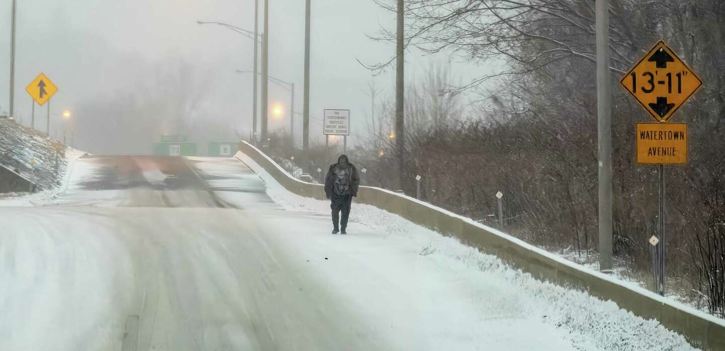 CT winter storm live updates: Snow, ice hit Northeast before cold snap