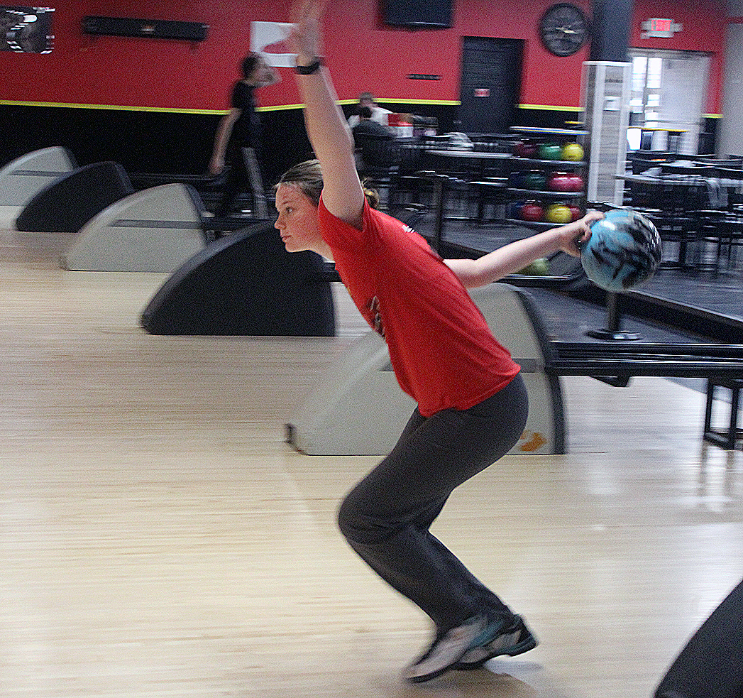 Jillian Dwiggins advances to IHSA State Bowling Tournament