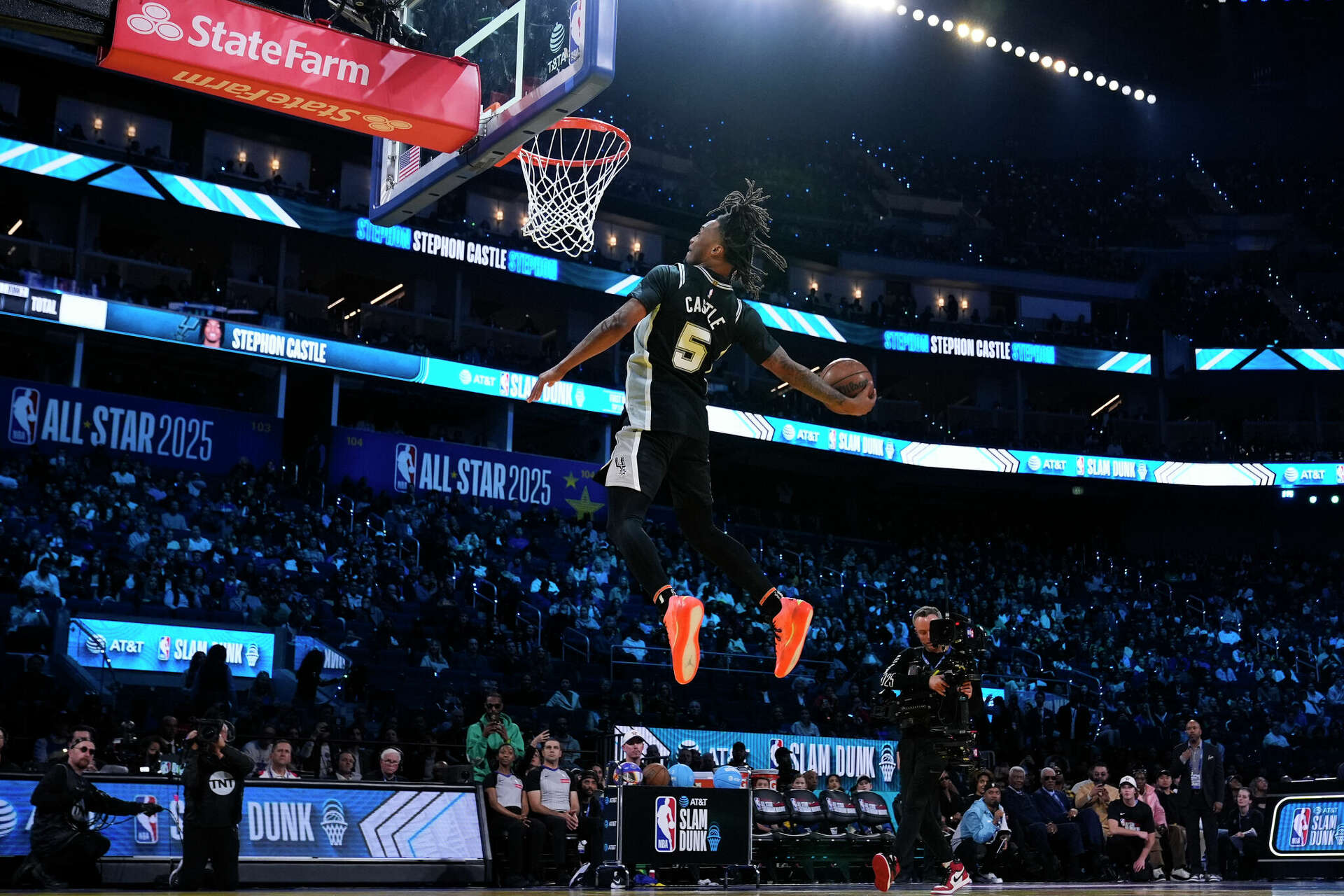 Former UConn basketball star Stephon Castle second in NBA Dunk contest
