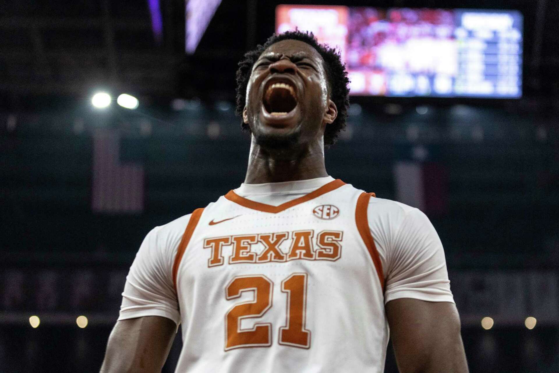 UT basketball: Longhorns down Kentucky to keep NCAA hopes afloat