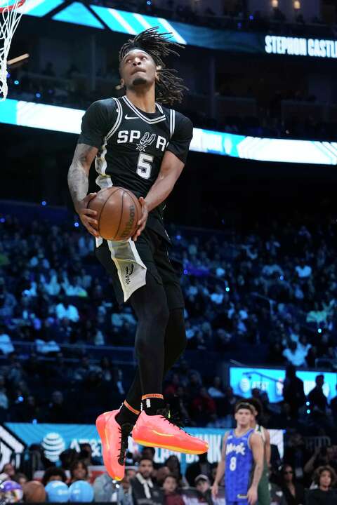 Stephon Castle falls short against Mac McClung in NBA Dunk Contest