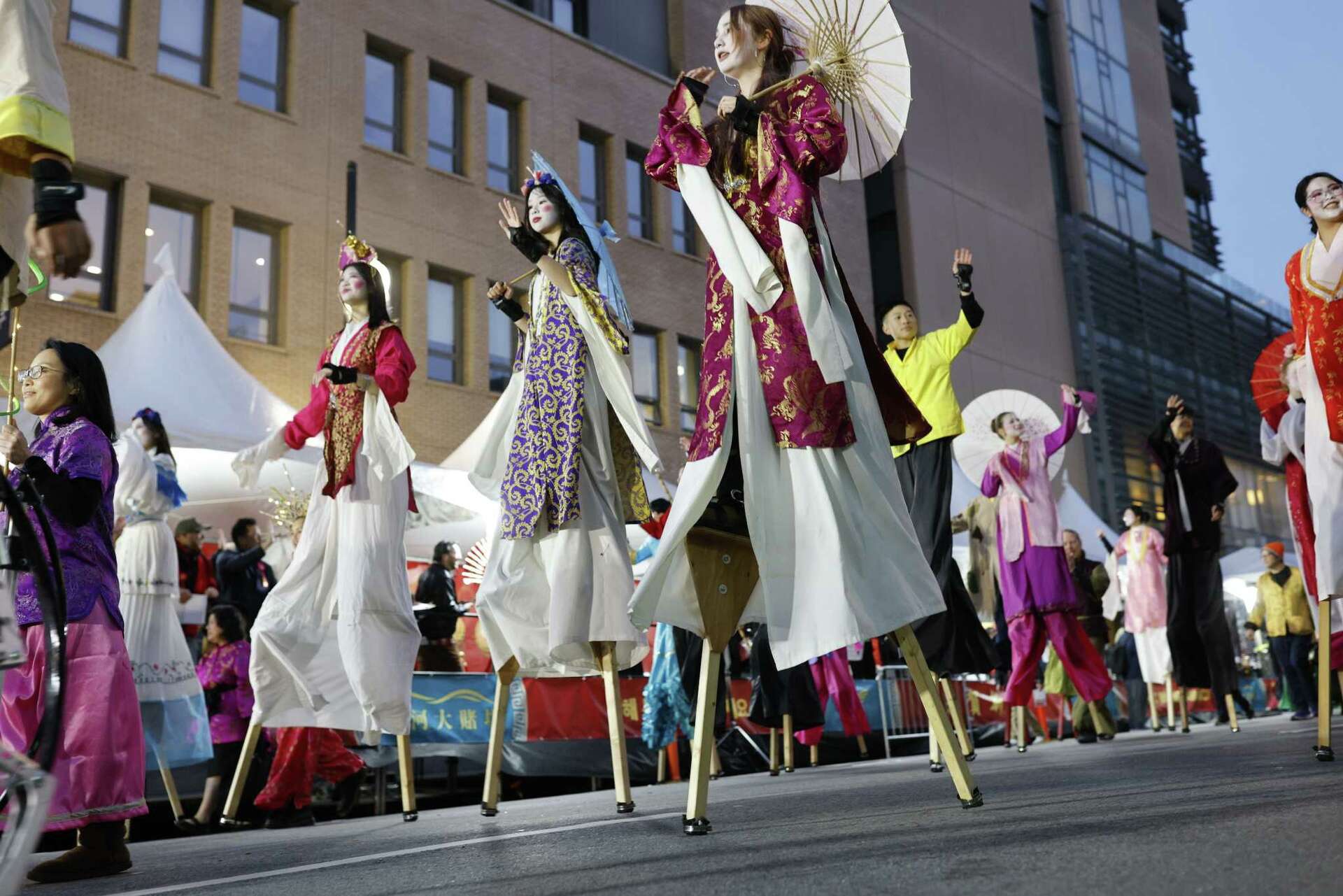 Huge crowds for SF Chinese New Year Parade, colorful and choreographed