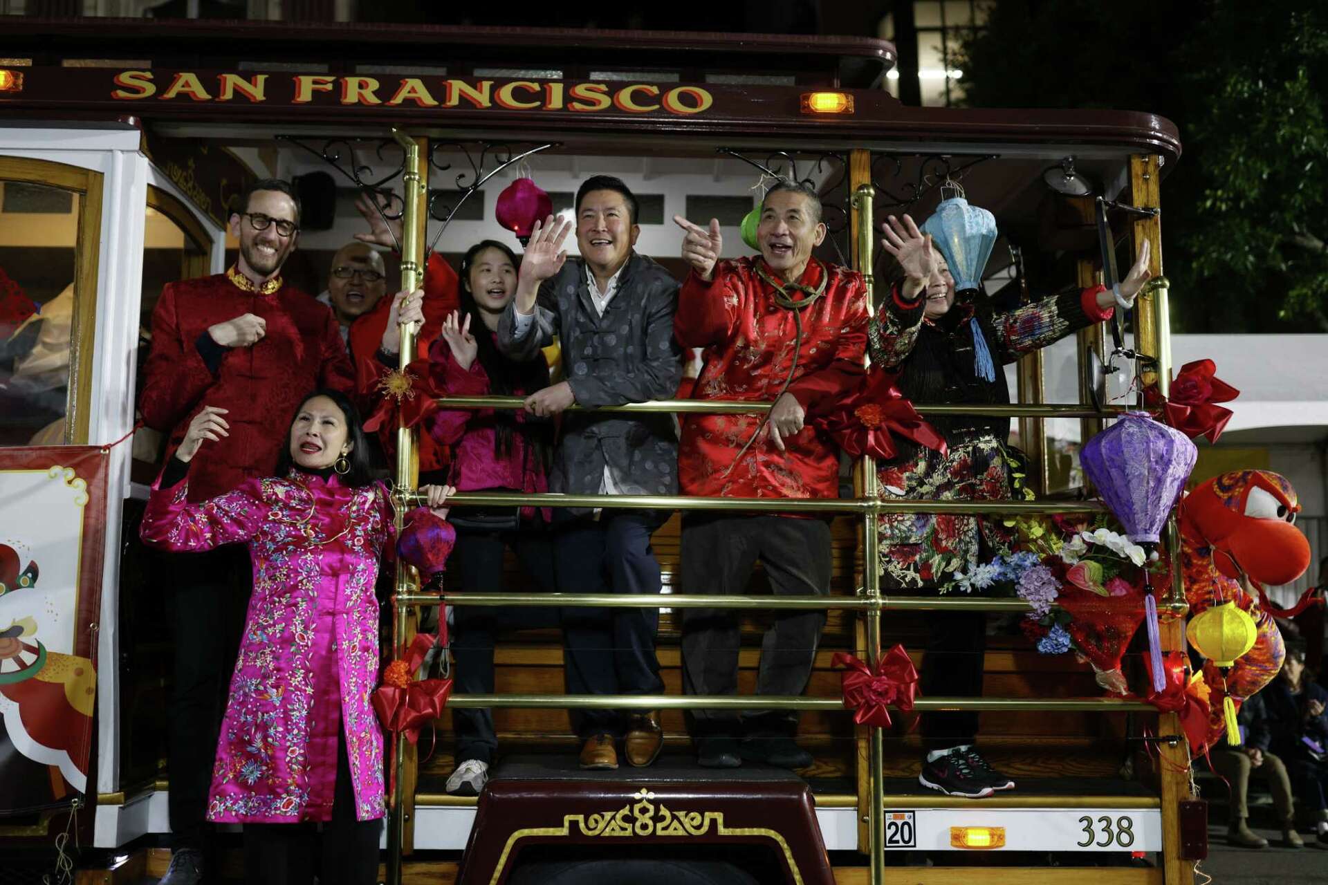 Huge crowds for SF Chinese New Year Parade, colorful and choreographed