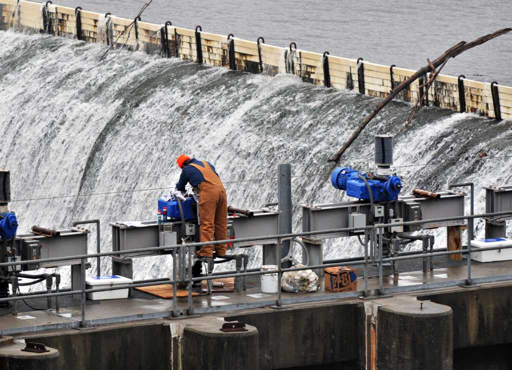 Photos: Closing up the canal