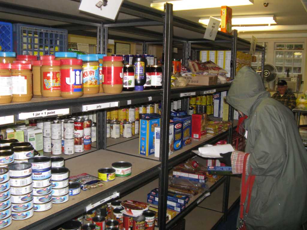 Good Neighbor policy: Food pantry need volunteers and donations to get ...