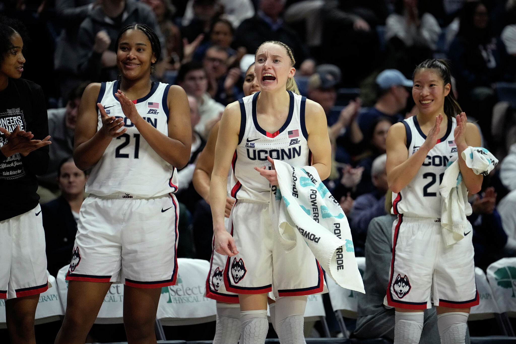UConn women's basketball moves up to No. 3 in AP Top 25 Poll