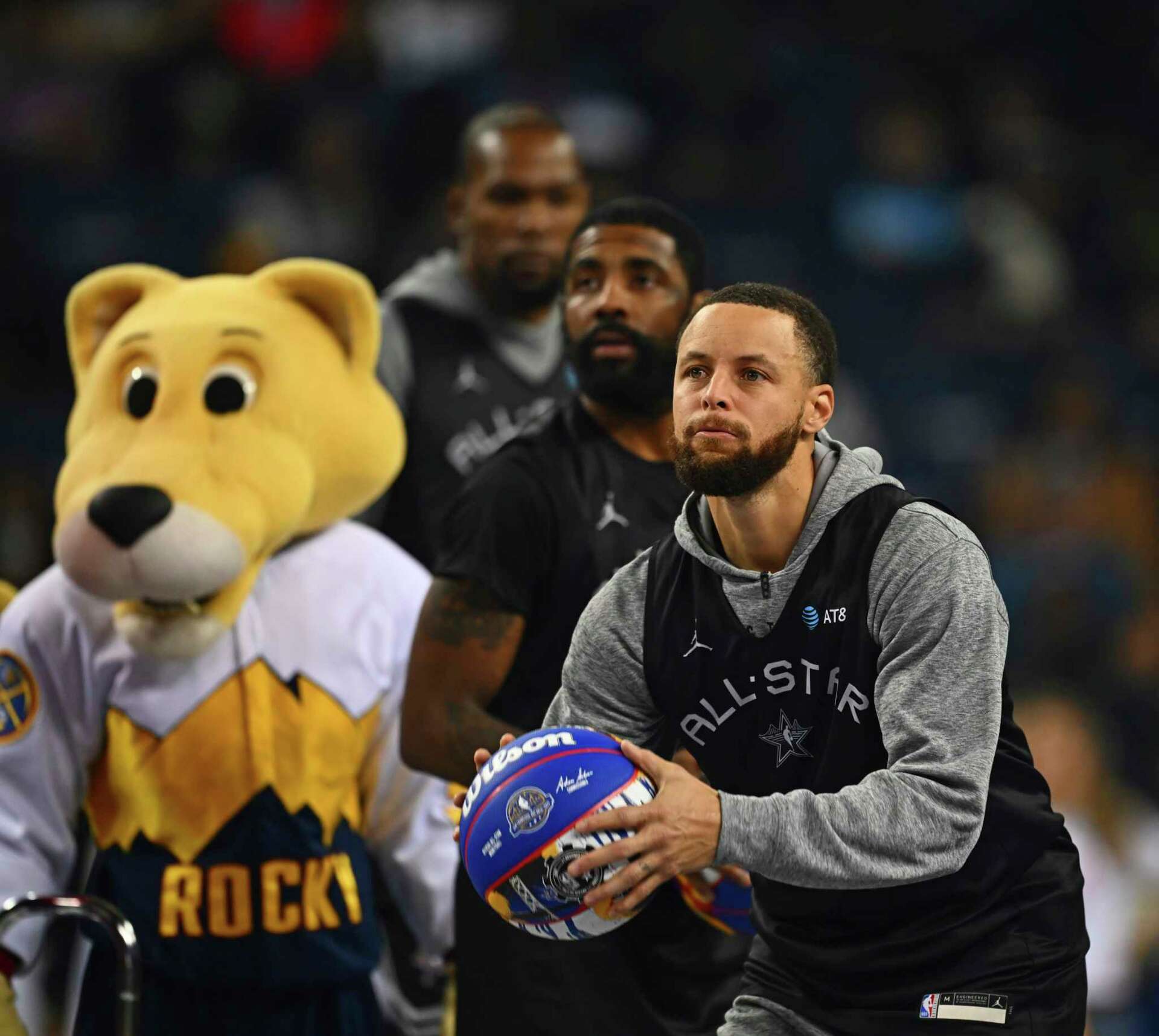 Steph Curry throws down the ‘GOAT’ title, and it’s not who you think