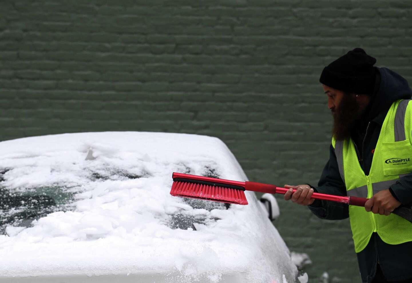 Snow, sleet causing crashes, delays from Capital Region, Hudson Valley