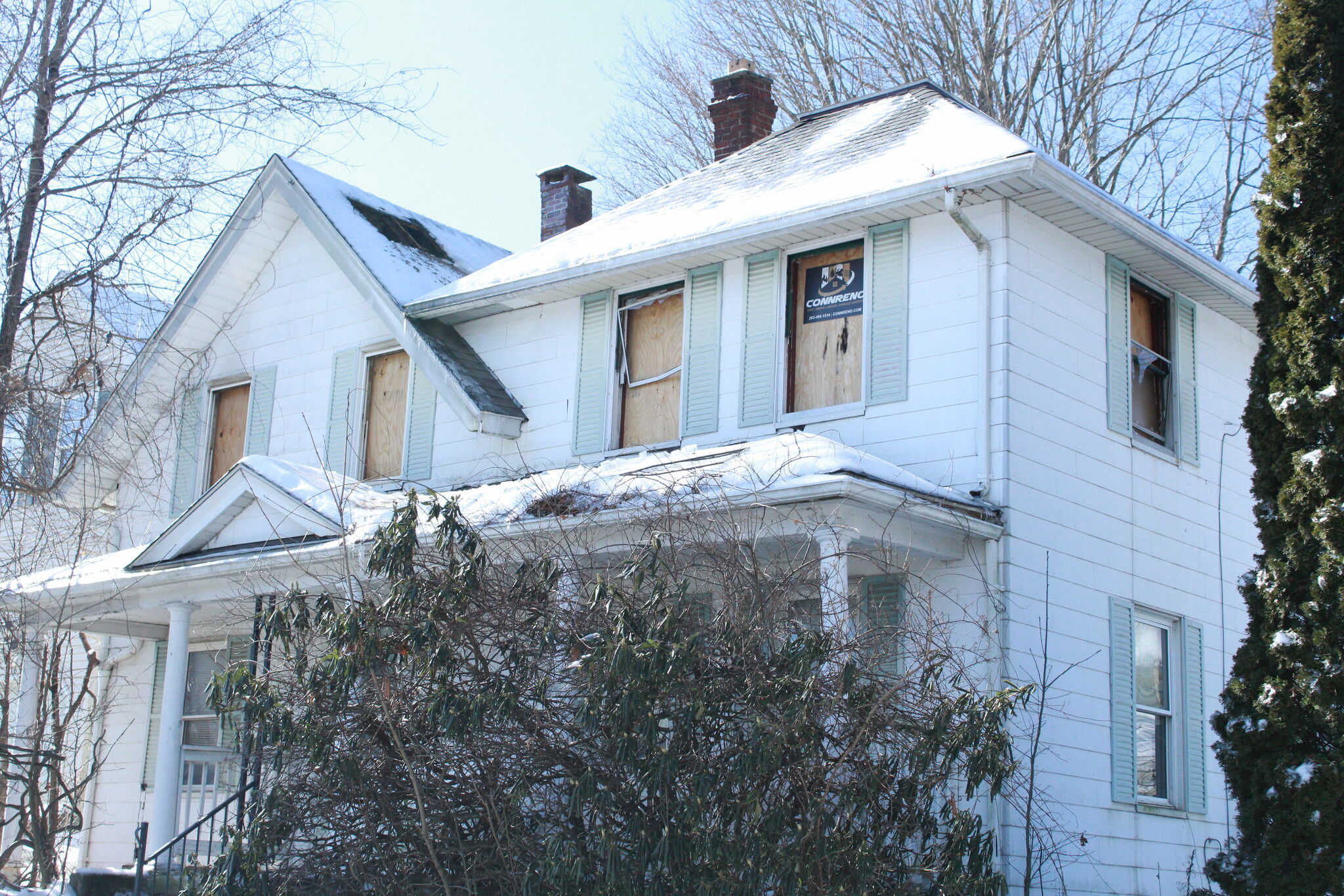 Man rescued from Waterbury house fire on Blake Street, official says