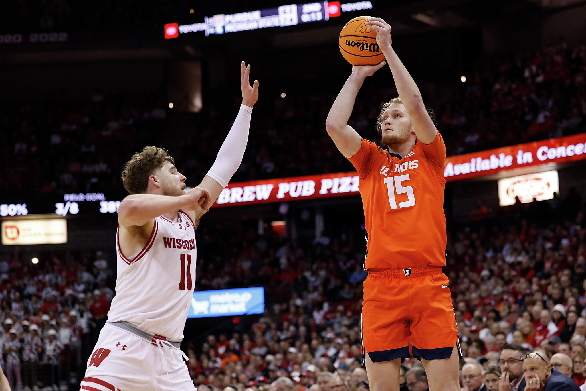 Illinois' Jake Davis leaves Wisconsin game early with illness