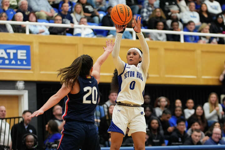 Aubrey Griffin, Kaitlyn Chen lead UConn women's basketball to win