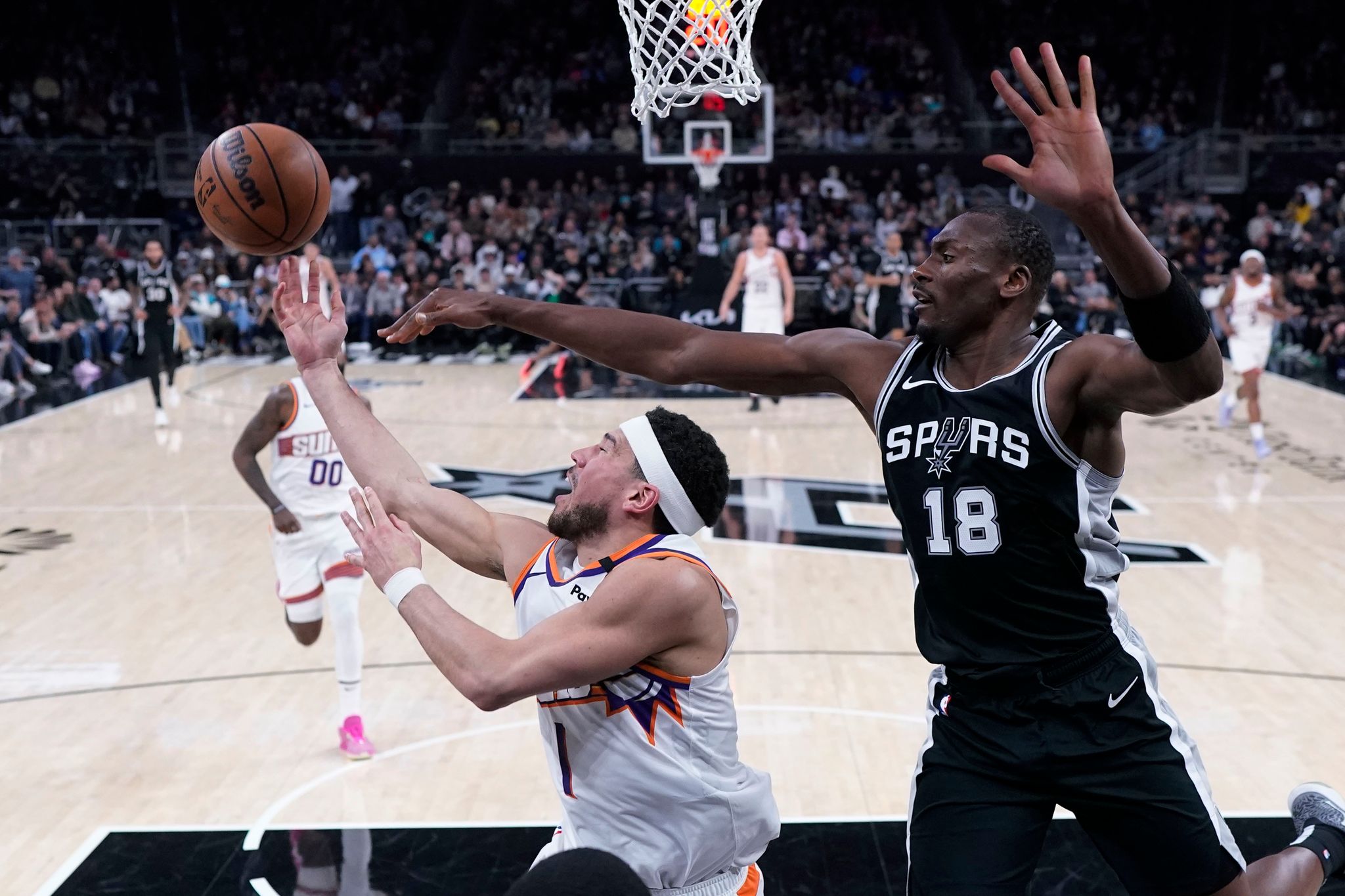 Spurs vs. Suns: How to watch the game, notable stats, player news