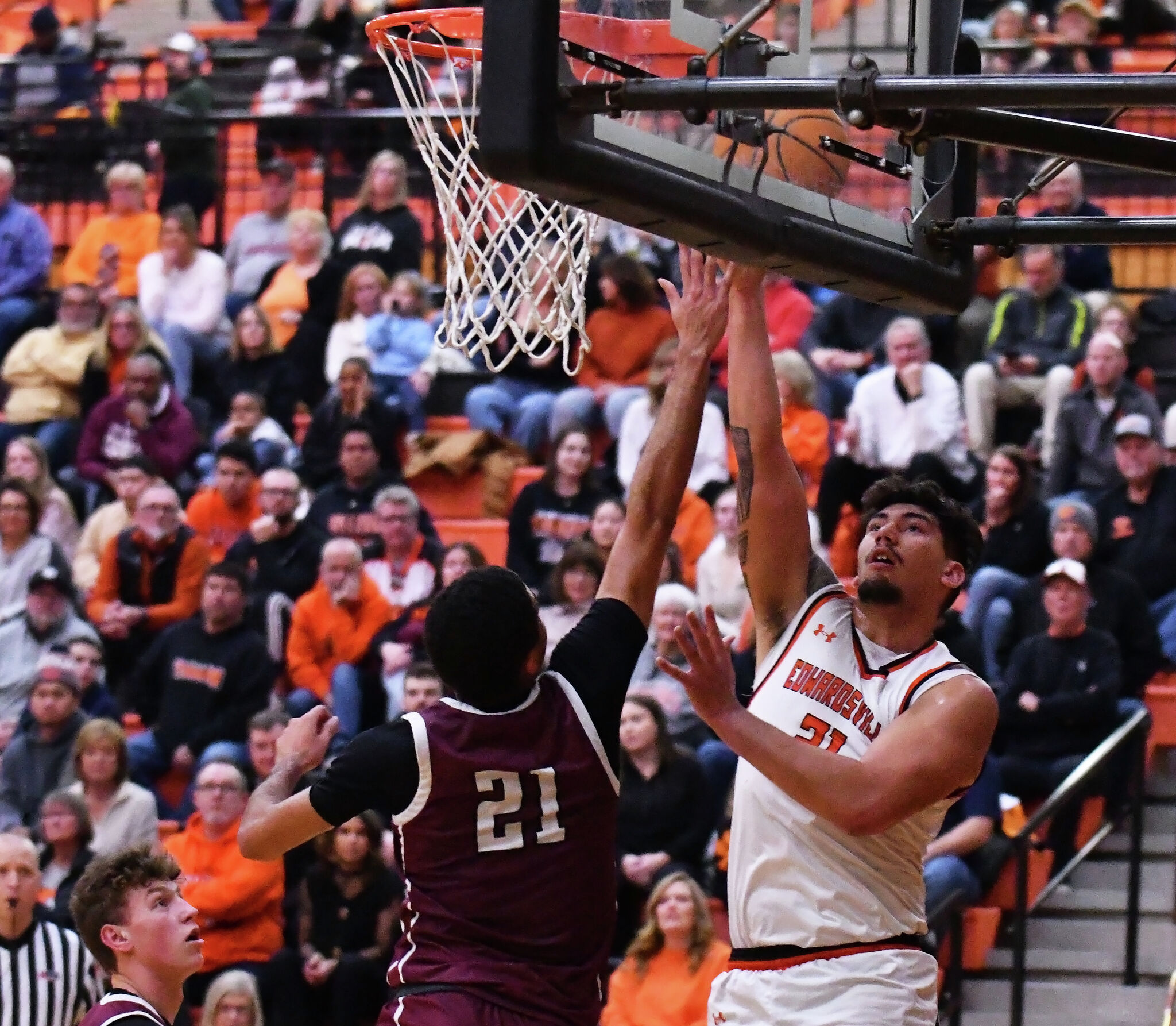 Edwardsville basketball plays in IHSA Class 4A Alton Regional