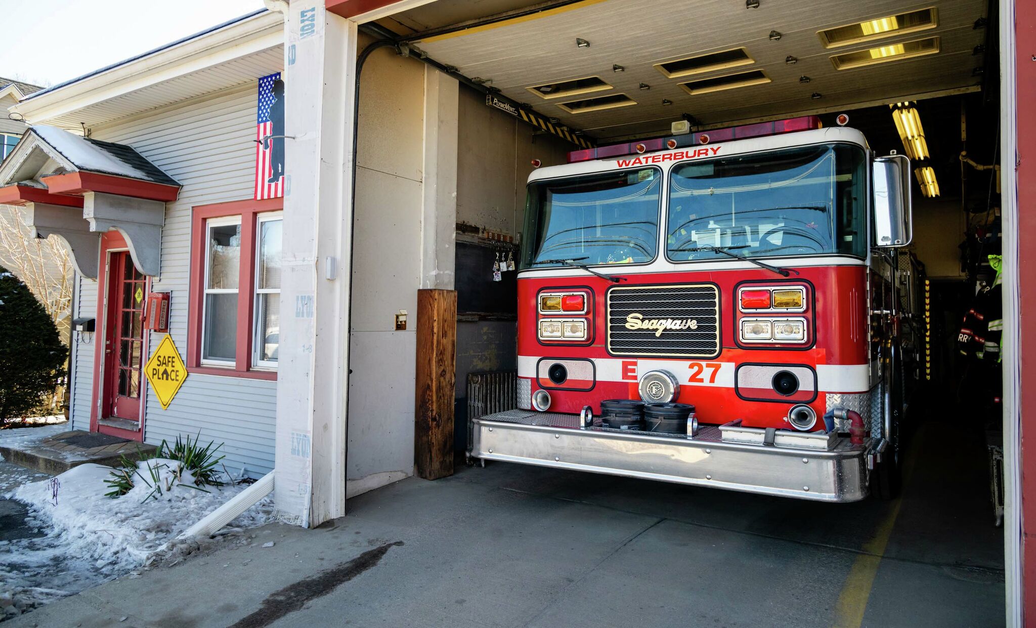 2 cars found ablaze in driveway of Waterbury home, fire official says