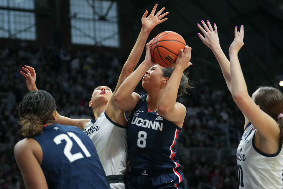 Paige Bueckers leads UConn women's basketball in rout of Butler