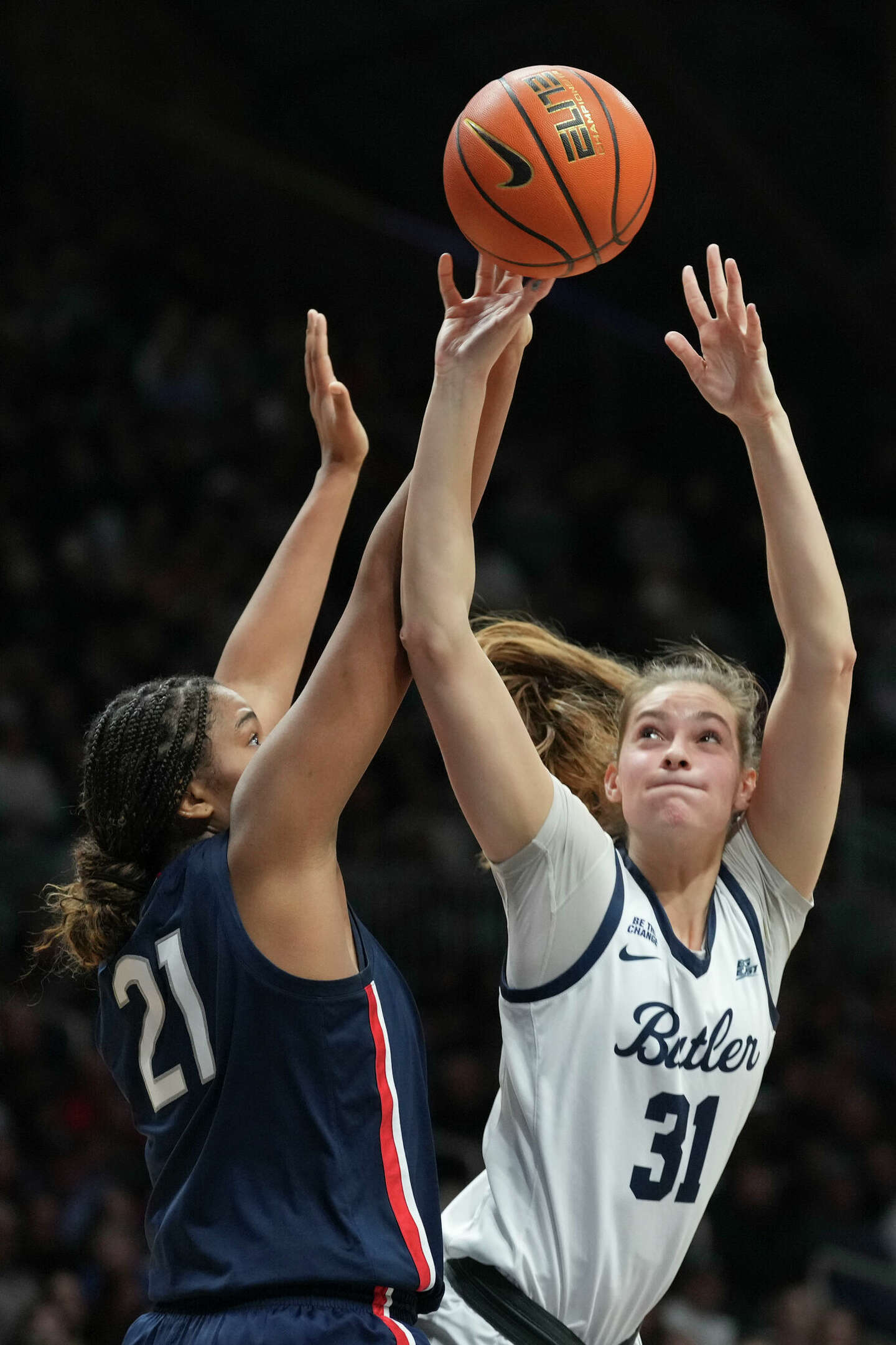 Paige Bueckers leads UConn women's basketball in rout of Butler
