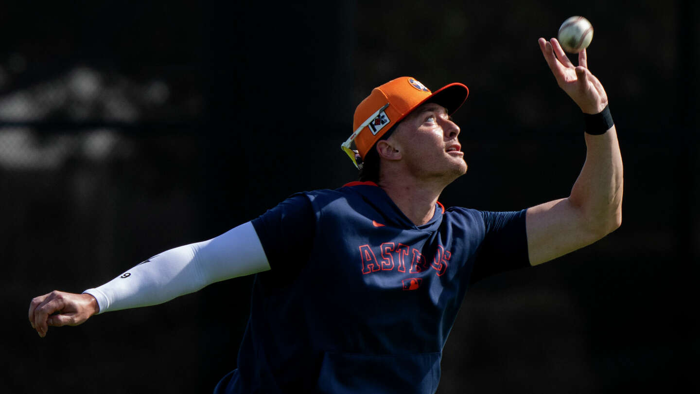 Houston Astros: Zach Dezenzo is 'making a case' for roster spot