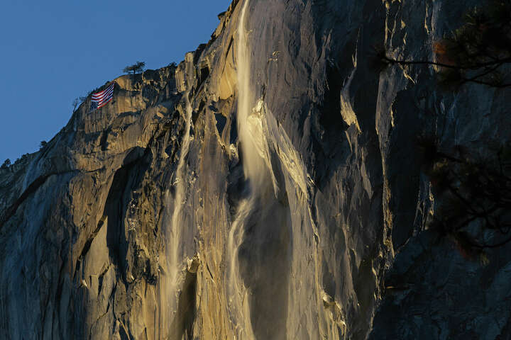 Photos: ‘Distress flag’ protests Yosemite cuts as crowds view firefall