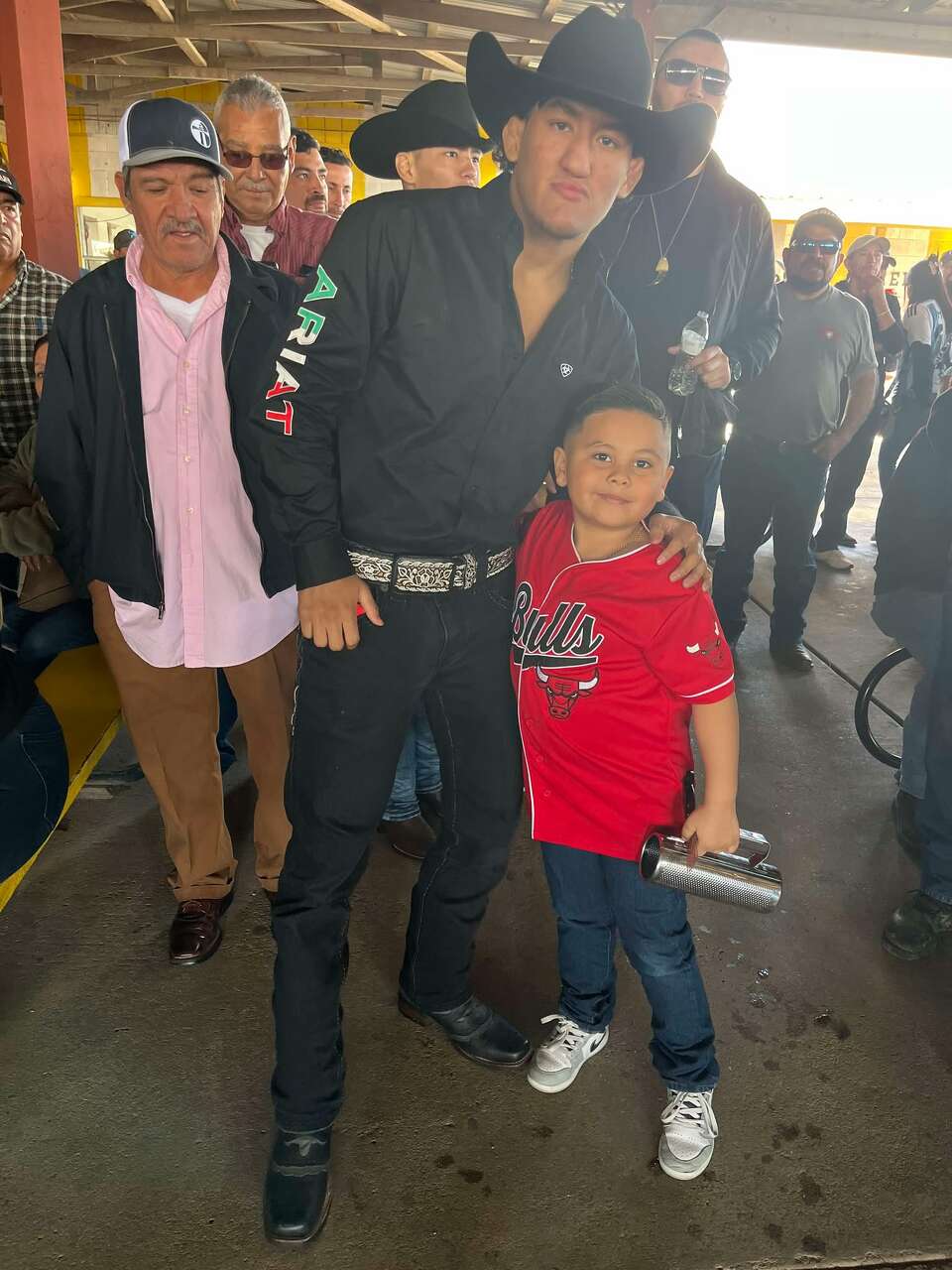 'Chiwiwis' UFC fighter seen dancing at San Antonio flea market