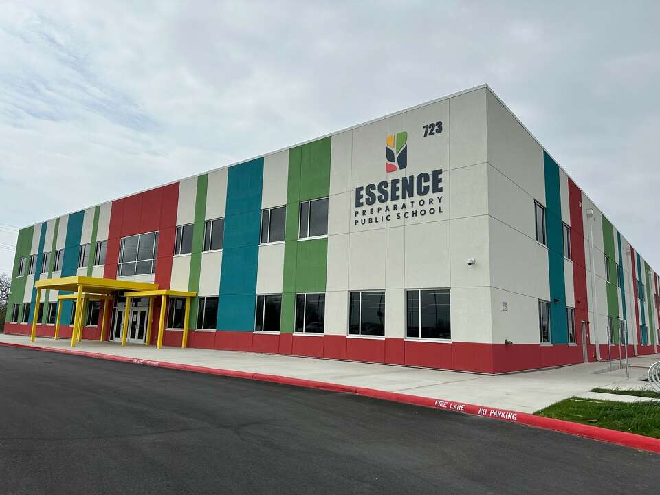 Spurs Give, Frost Bank award $200K to San Antonio organizations