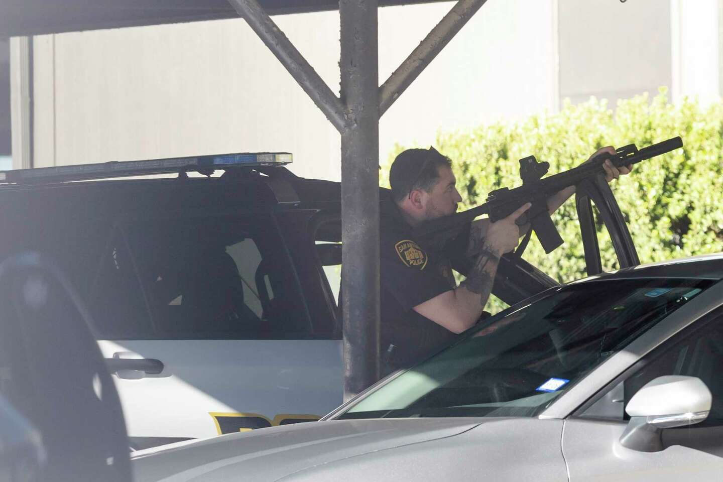 San Antonio police, SWAT arrest man after hours-long standoff