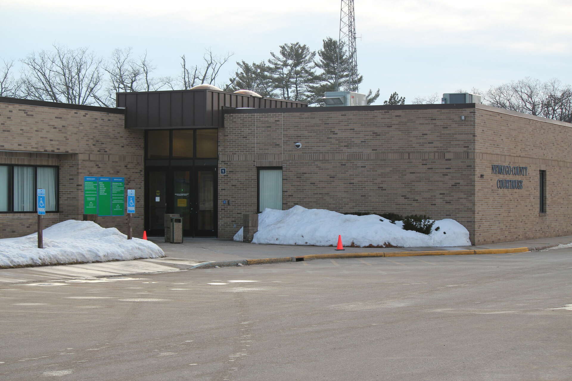 Former Michigan police officer pleads in child sex abuse case