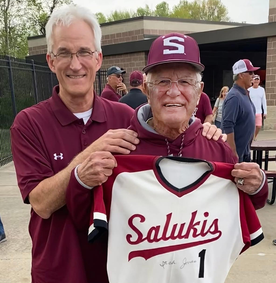 Alton's Bill Lyons reflects on years of friendship with 'Itchy' Jones