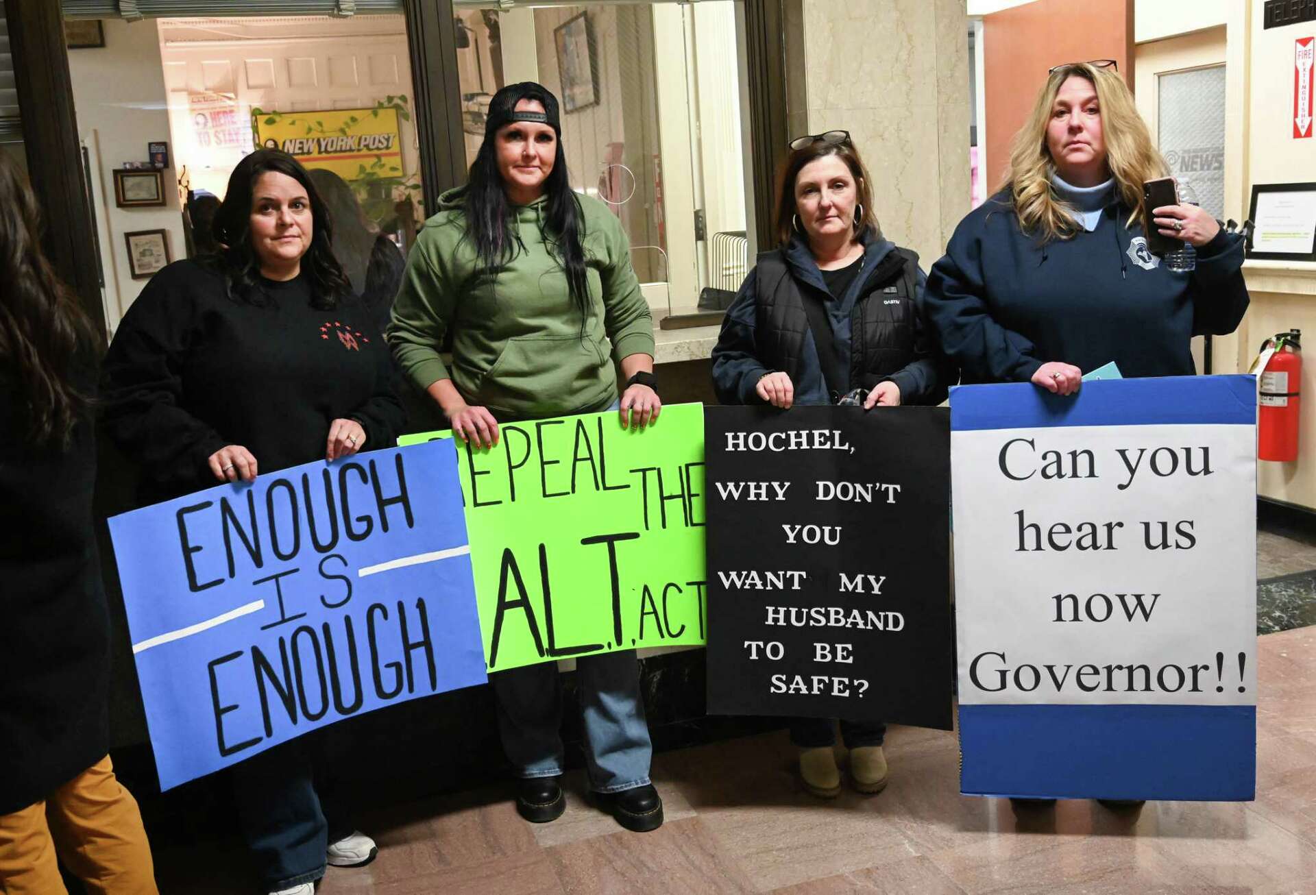 Striking NY correction officers are returning to work Monday