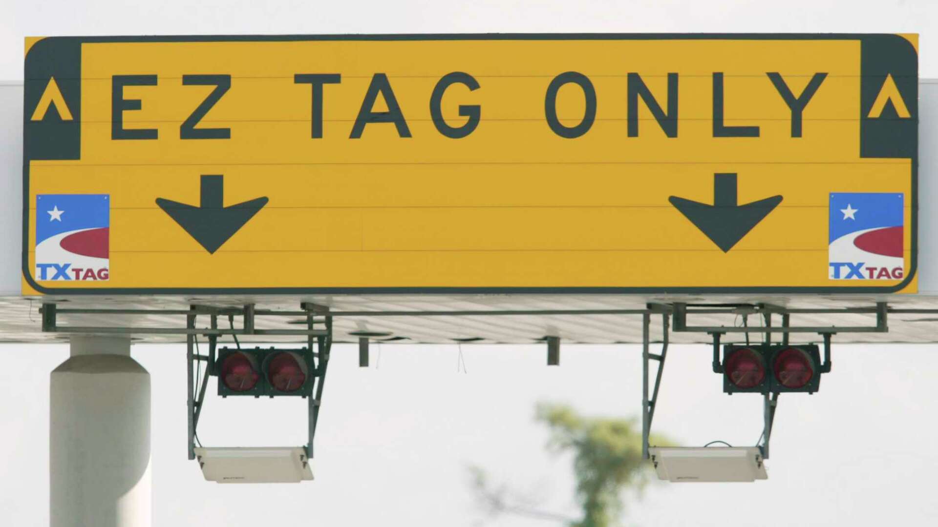 That text message claiming you owe a TxTag late fee? It's a scam.