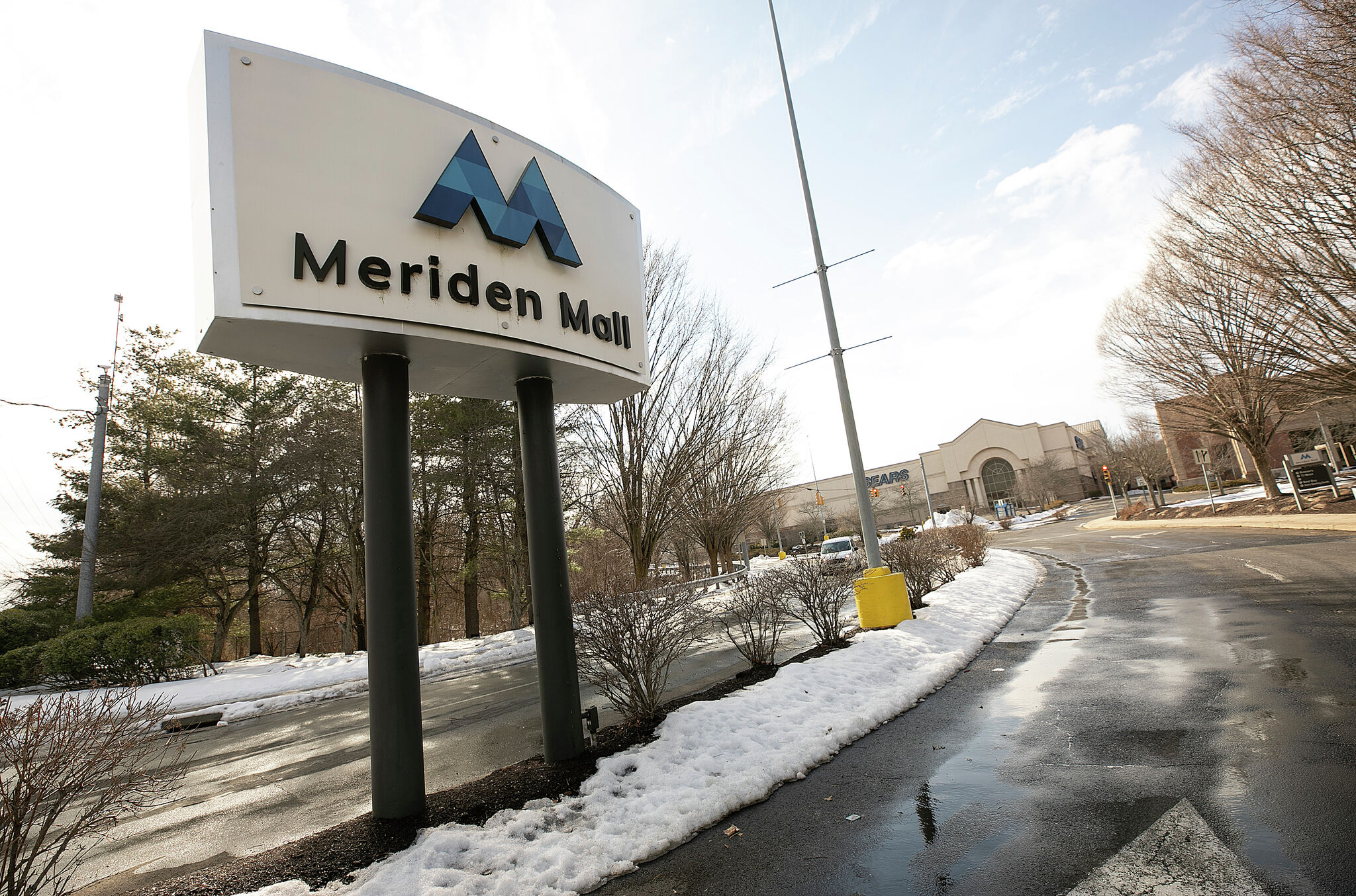 Two more stores leave the Meriden Mall for neighboring towns