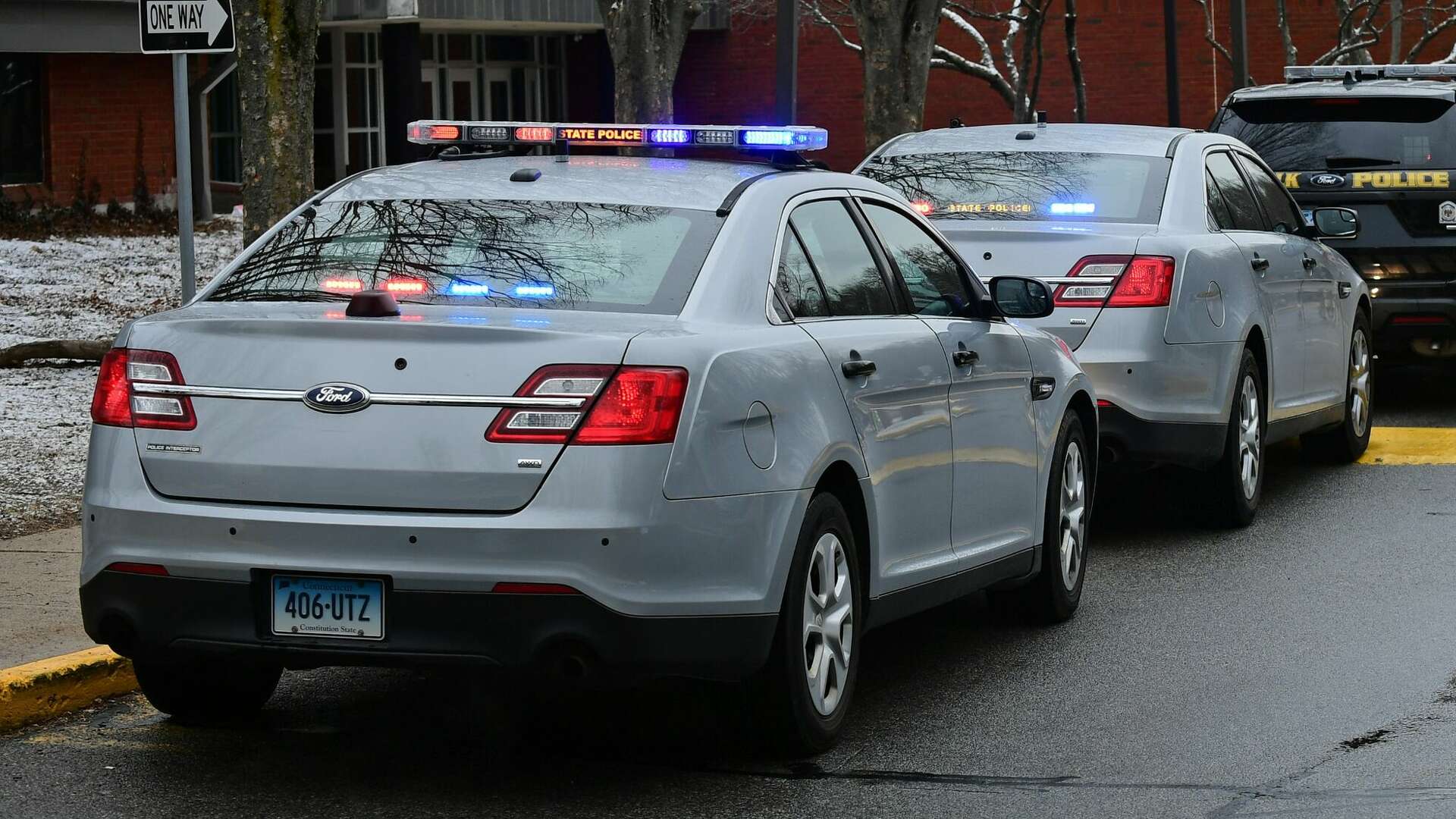 Small aircraft crashes in Deep River, causing injuries, police say