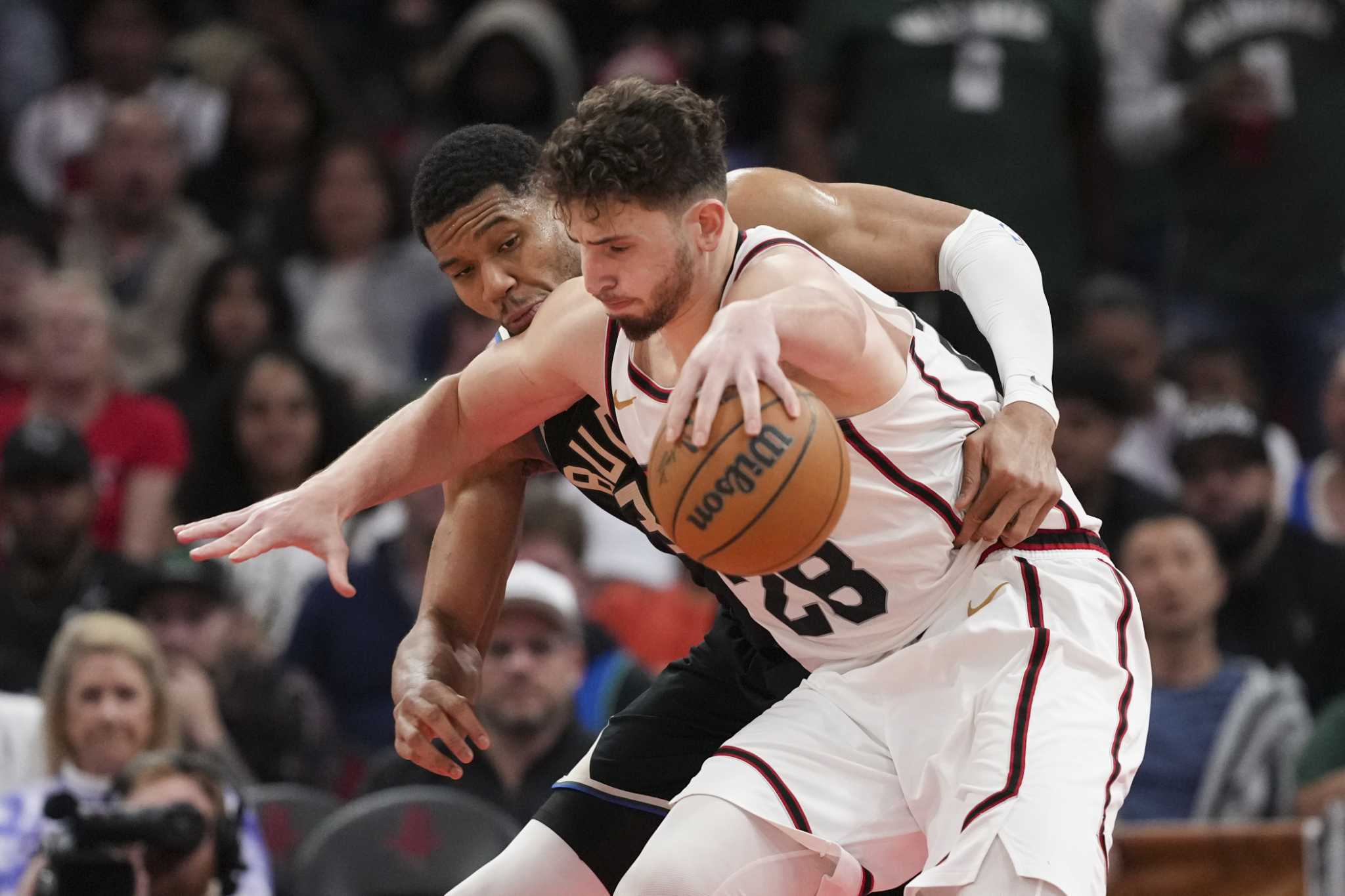 Houston Rockets withstand frenzied final seconds, beat Milwaukee Bucks