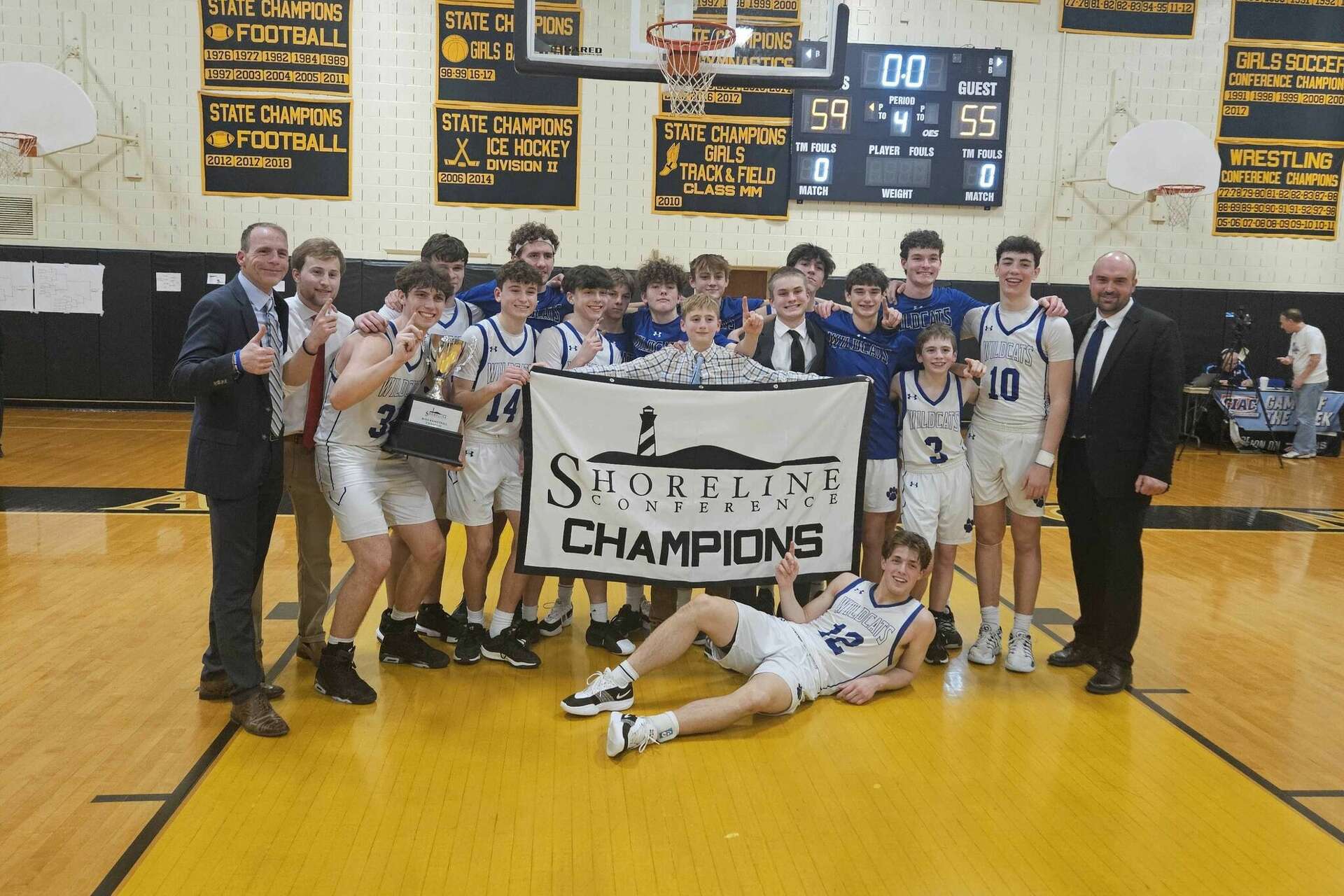 Old Lyme boys basketball defeats East Hampton for Shoreline title